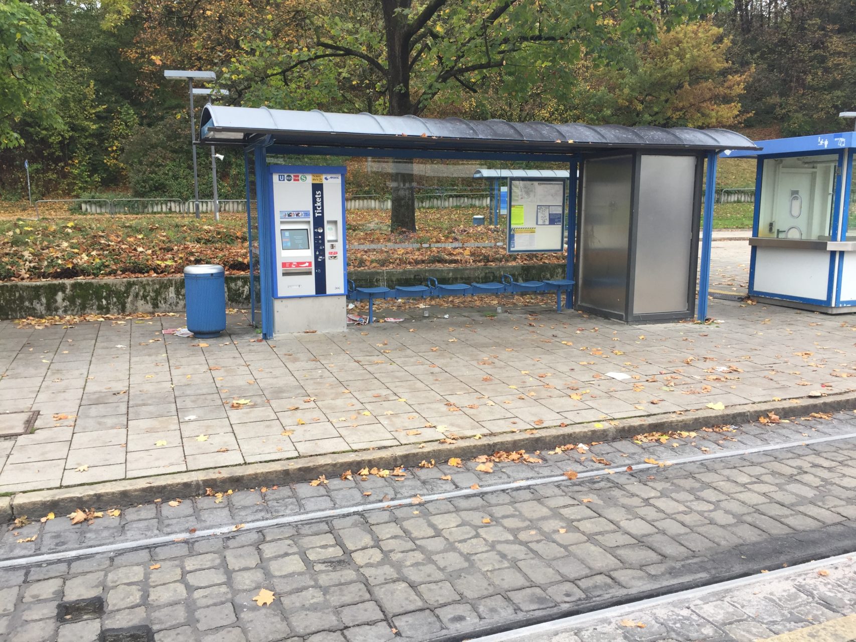 II. An der Bushaltestelle - VMS Verkehrswacht Medien & Service GmbH